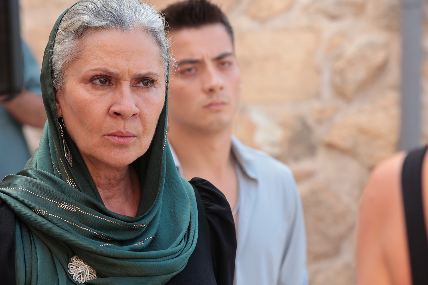 Uzak Şehir - Season 2, Episode 1 – Summary, Photos, Trailers - Dizilah
