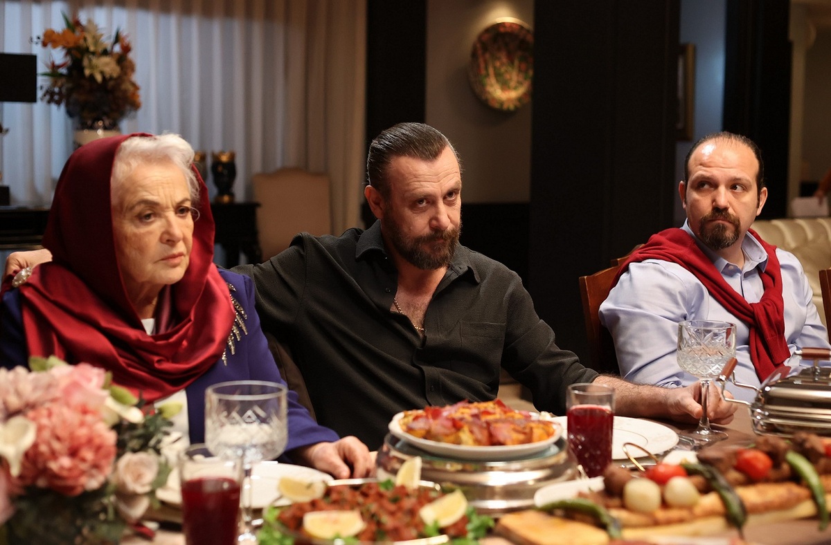 Aile (The Family) - Season 1, Episode 1 – Summary, Photos, Trailers ...