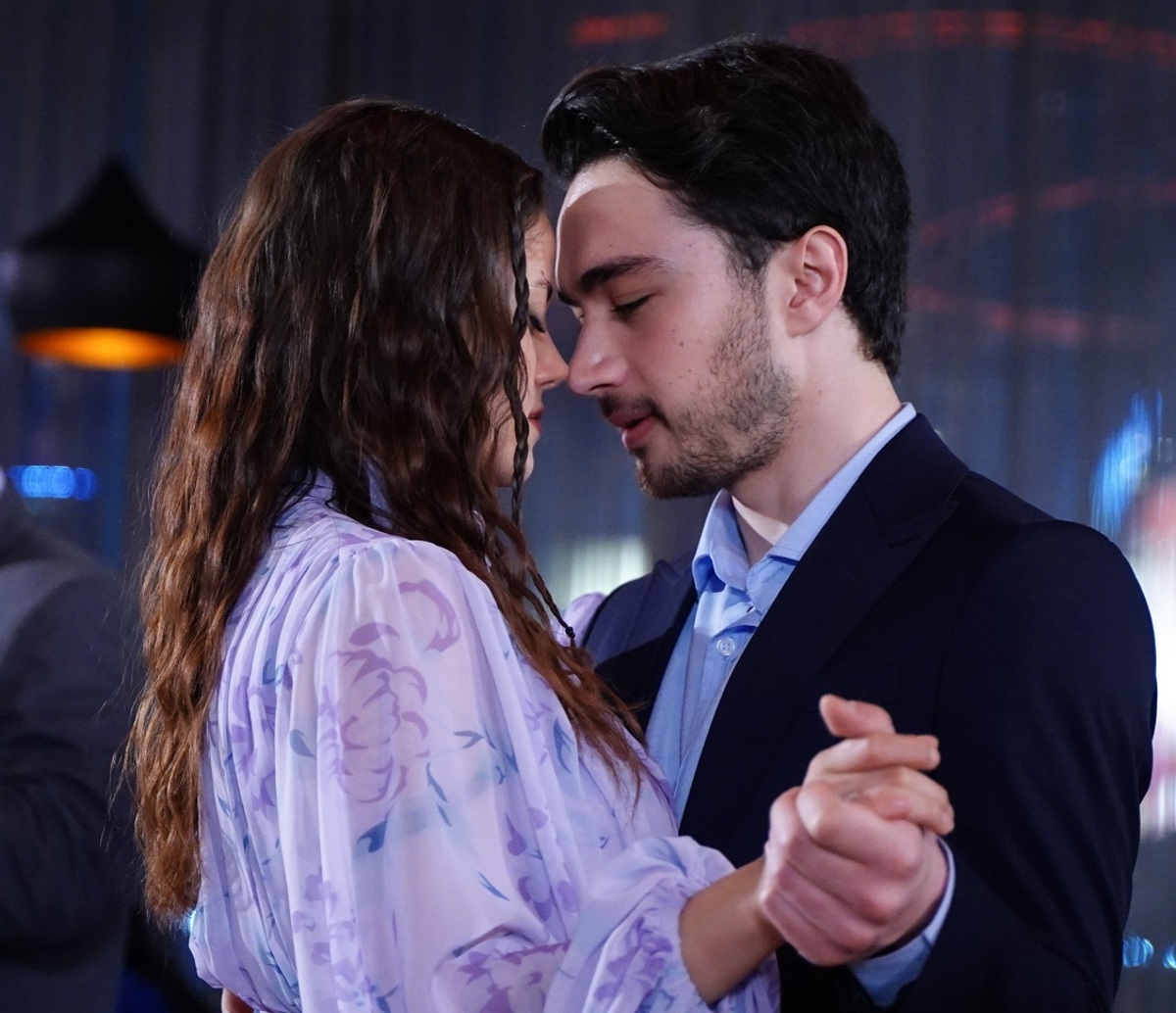 Güzel Günler (Forever Together): Season 1, Episode 17 - Dizilah