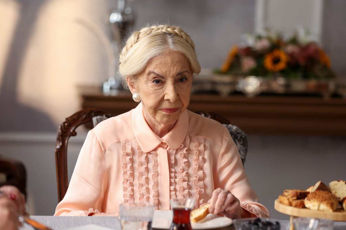 Yüz Yıllık Mucize (Miracle of Love): Season 1, Episode 6 - Dizilah