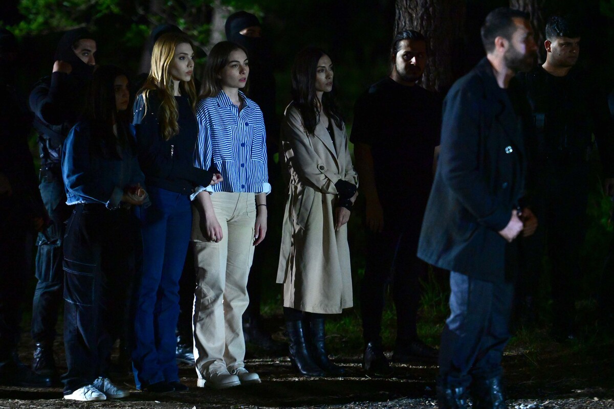 Ben Bu Cihana Sığmazam (The Father): Season 1, Episode 33 - Dizilah