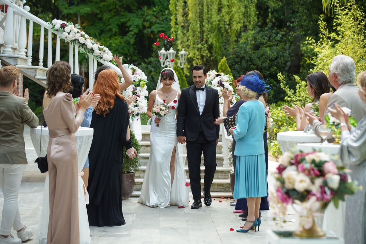 Yüz Yıllık Mucize (Miracle of Love): Season 1, Episode 11 - Dizilah