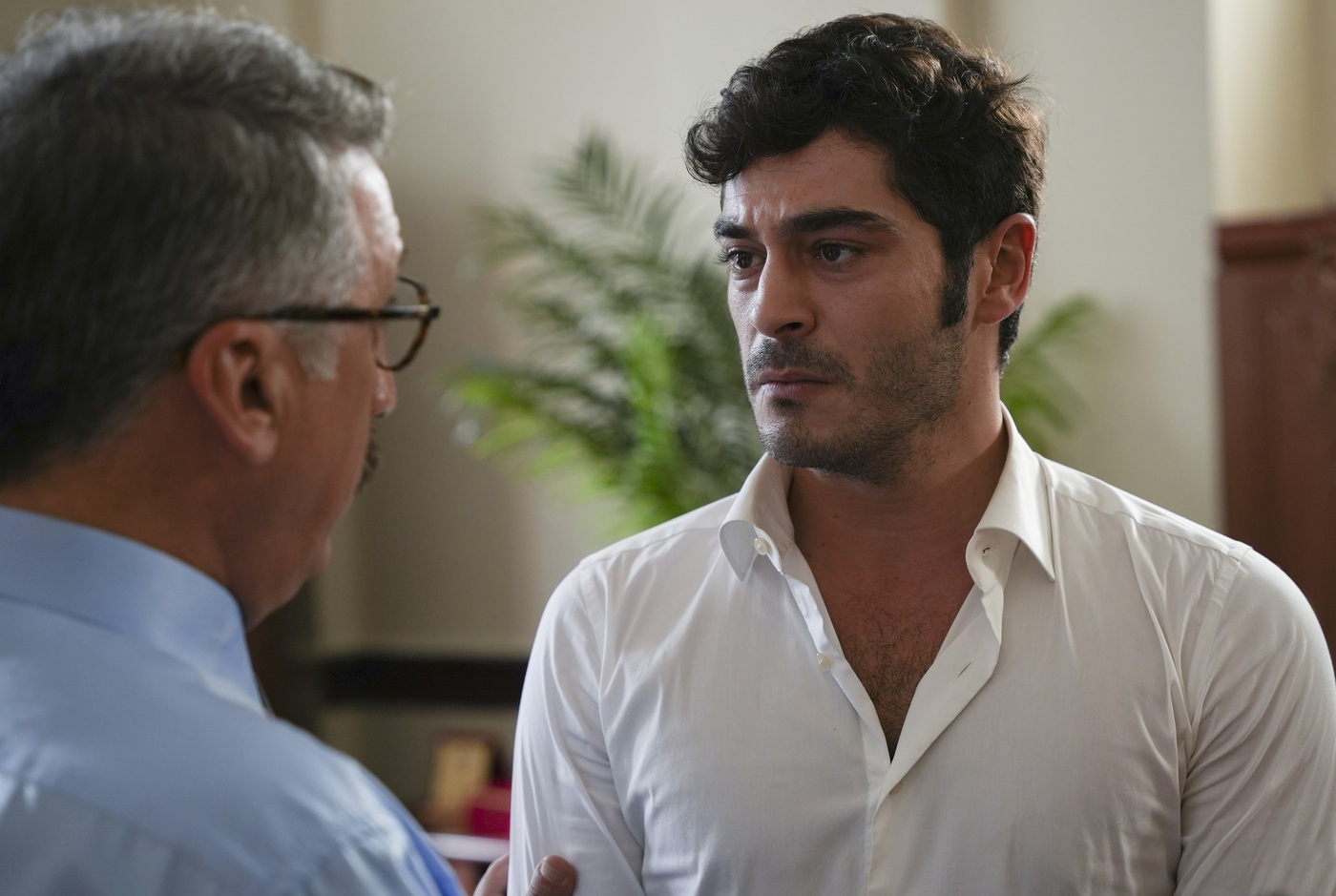 Bambaşka Biri (Another Love) - Season 1, Episode 3 – Summary, Photos ...