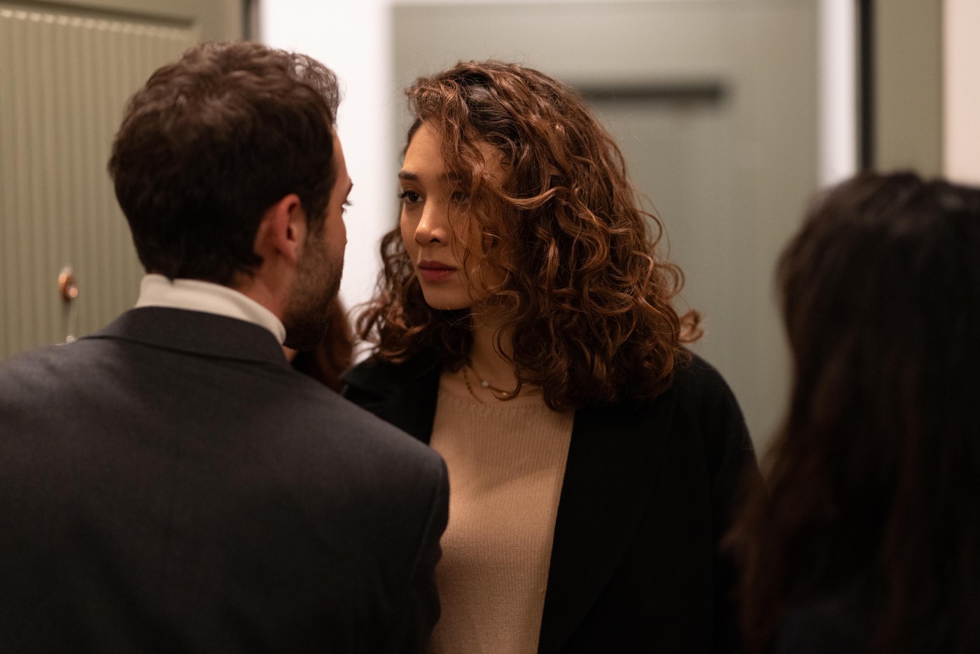 Safir - Season 1, Episode 17 – Summary, Photos, Trailers - Dizilah