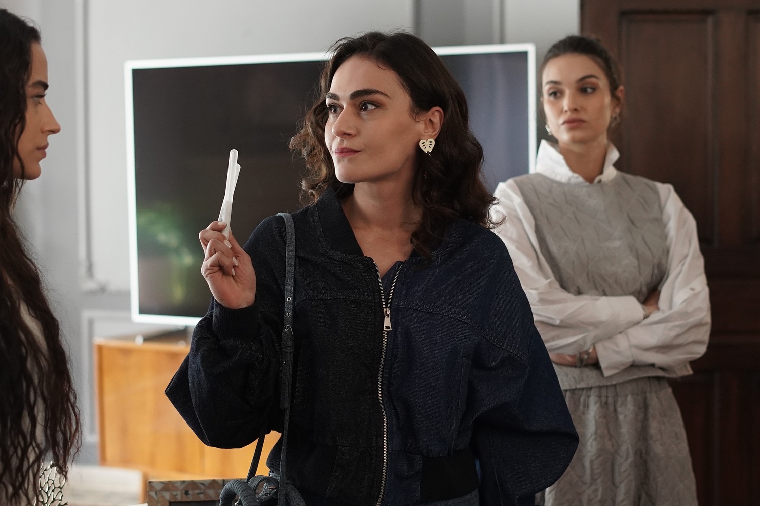 Bir Sevdadır: Season 1, Episode 2 - Dizilah
