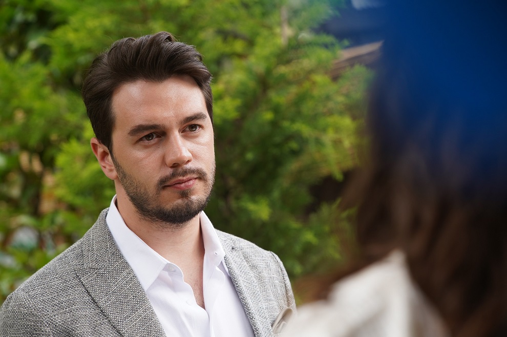 Sen Çal Kapımı (Love Is In The Air): Season 1, Episode 2 - Dizilah